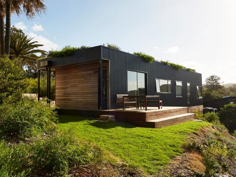 10 Coastal Prefabs that Bring Modular Housing to the Beach