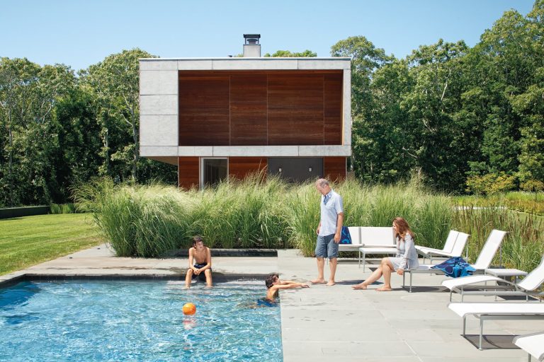 10 Coastal Prefabs that Bring Modular Housing to the Beach
